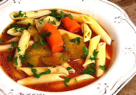 Zupa pomidorowo ogórkowa z makaronem DoradcaSmaku pl