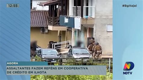 Assaltantes fazem refém em Cooperativa de crédito em Ilhota YouTube