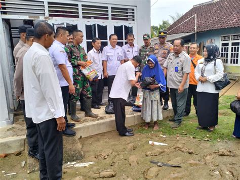 11 Rumah Rusak Diterjang Angin Kencang Radar Kotabumi
