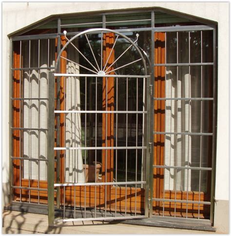 Grate E Inferriate Apribili Con Snodo Per Finestre E Porte In Ferro E