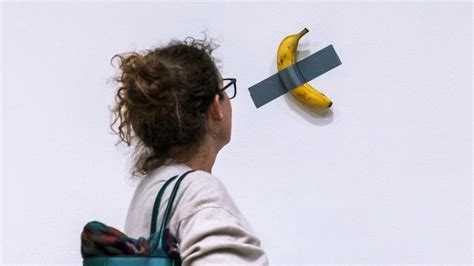 New York An Wand geklebte Banane für 6 2 Millionen Dollar versteigert