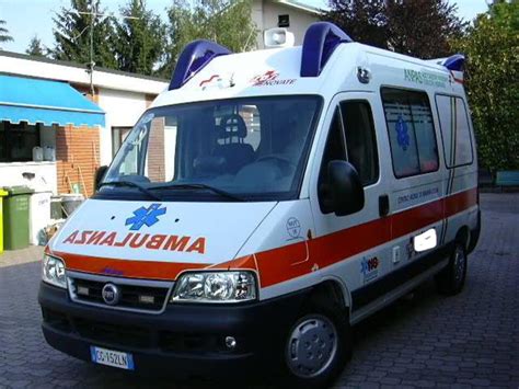 Bologna Bimba Di Quattro Anni Precipita Dal Terzo Piano E Muore