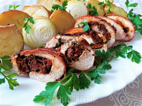 Roladki Drobiowe Z Suszonymi Pomidorami W Szynce I Pieczone Ziemniaki