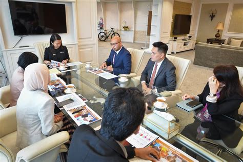 Kbsmalaysia On Twitter Kunjungan Hormat Delegasi Aeon Big Ke Atas Yb