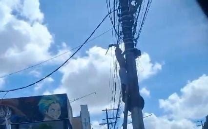 Homem furta fio em plena luz do dia em avenida de Manaus vídeo