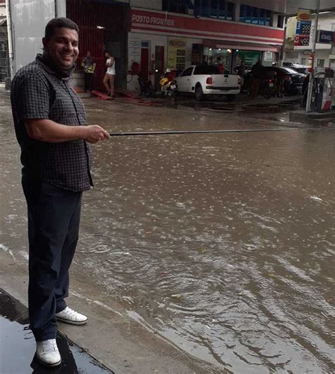 A Gazeta Chuva Forte Deixa Ruas Alagadas Em Cariacica