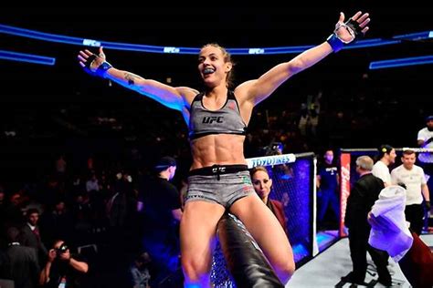Mineira Poliana Botelho domina rival e estreia vitória no UFC em