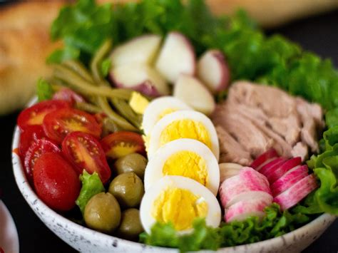 Traditional Niçoise Salad GradFood