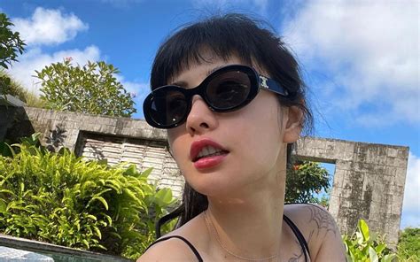 6 Potret Nana Artis Korea Healing Di Bali Hot Pakai Bikini Hitam