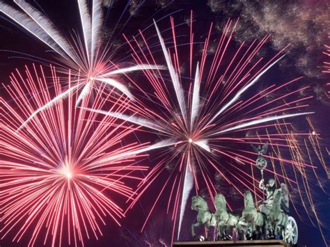 Nach Einem Leisen Silvester Jahreswechsel Wieder Mit Raketen