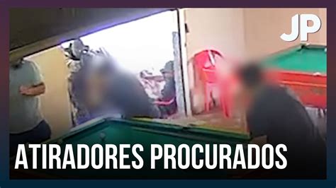 Polícia procura por suspeitos de assassinar dois irmãos em um
