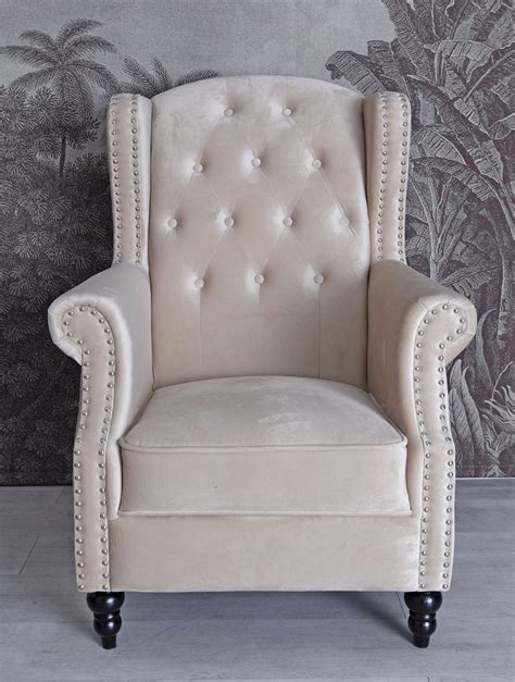 Beżowy Fotel Uszak Tradycyjny Salonowy Welurowy Chesterfield Glamour