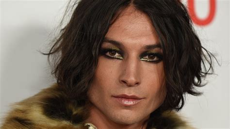 Το Invincible έκανε recast του Ezra Miller και κανείς δεν το πήρε χαμπάρι