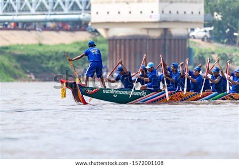 Khmer Traditional Boat Racing On Water Festival Photos Images And Pictures