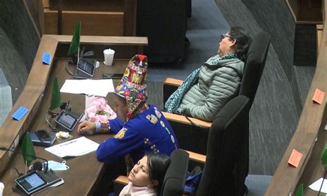 Algunos diputados se quedaron dormidos durante la sesión Red Bolivisión