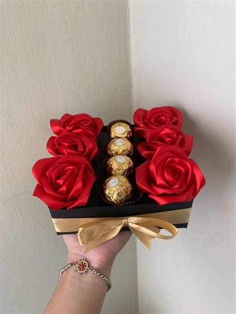 Rosas Eternas Con Ferreros Regalos Rosas Ramo De Cintas Manualidades