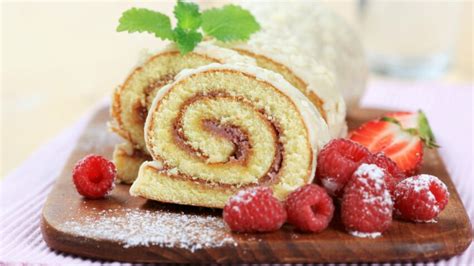 Gâteau roulé à la fraise rapide découvrez les recettes de cuisine de