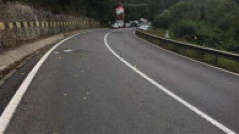 FOTO Trafic blocat peste patru ore pe DN 15 după un accident cu 13