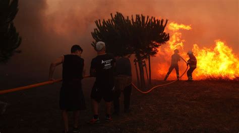 Incêndio em Alcabideche dado como dominado mas Proteção Civil pede que