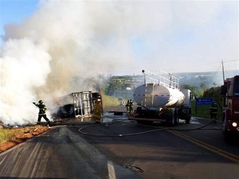 G1 Caminhão tomba e pega fogo em rodovia de Ourinhos notícias em