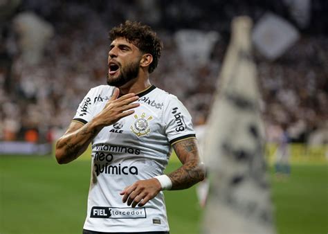 13 Gols Em 15 Jogos Artilheiro Do Brasil Topa O Desafio E Vira