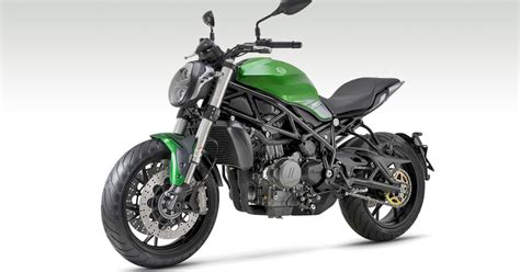 Zweizylinder Naked Bike Benelli S Tourenfahrer