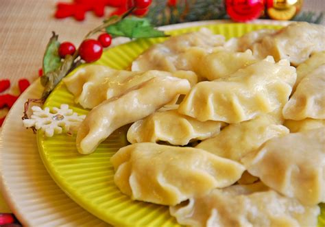 Wigilijne pierogi z kapustą i grzybami DoradcaSmaku pl