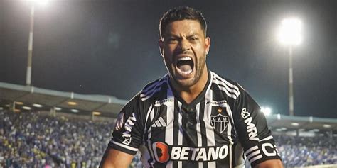 Atl Tico Vence Cl Ssico Gol De Falta De Hulk Do Meio Campo