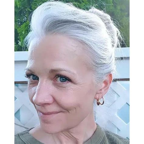 51 Flattering Long Hairstyles For Older Women With Pictures Long
