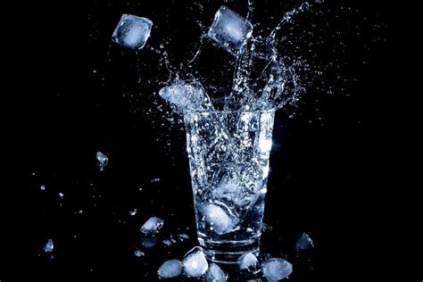 10 razões pelas quais você deveria começar hoje a beber água quente