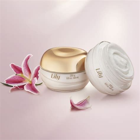 Creme Acetinado Hidratante Desodorante Corporal Lily 250g O Boticário