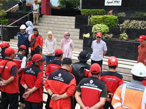 PT Semen Padang Kirim TRC Dan Tim Medis Untuk Korban Banjir Longsor Di