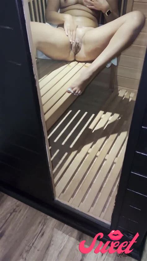 Chica Rabe Masturb Ndose En La Sauna Del Gimnasio Y Follando Con El