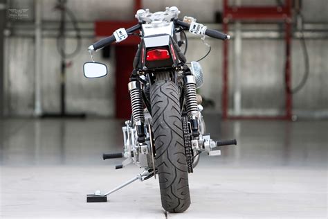 Naked Cafe Racer DP Customs Moto Rivista