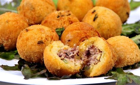 Bolinho De Carne Seca E Mandioca Petisco Preparado Na Air Fryer