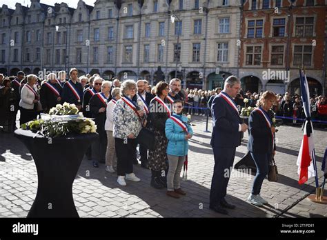 Arras France 15 Octobre 2023 Personnes Lors De L Hommage Au