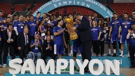 Anadolu Efes T Rkiye Basketbol S Per Ligi Ampiyonu Oldu