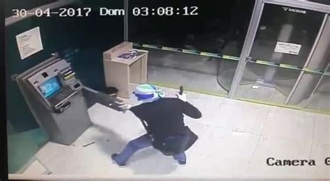 Vídeo Criminosos tentam explodir caixa eletrônico Tocantins G1