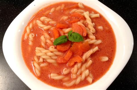 Zupa Pomidorowa Z Makaronem Lub Ry Em