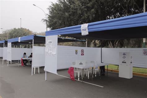 Campo de Marte Demora en instalación de mesas de votación por ausencia