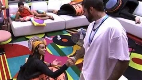 BBB 22 Pedro Scooby é acusado de transfobia contra Linn da Quebrada