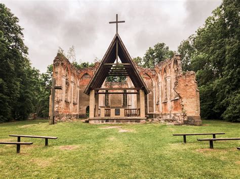 Podlasie Ruiny kościoła św Antoniego w Jałówce Voyagerka