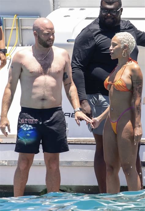 Doja Cat Fights And Blocks Her Fans For Her Alleged Boyfriend The