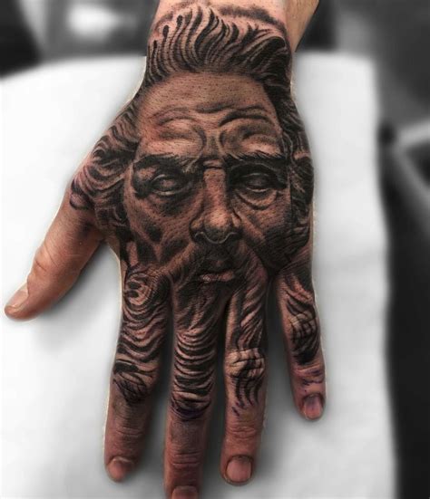 60 inspirações de tatuagem na mão para você fazer a sua Tatuagem na