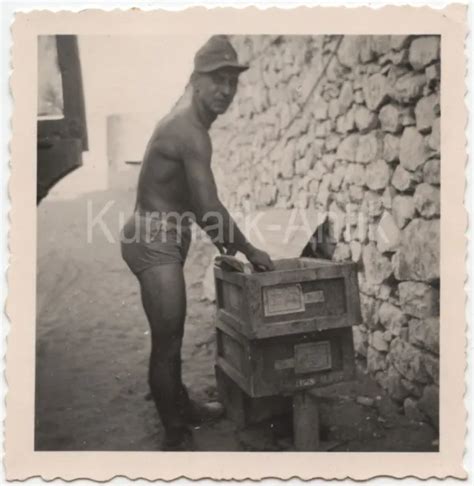 B075 FOTO WEHRMACHT DAK Afrika Nachr Abtl Soldat Nackt Nude Munitions