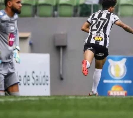 Atl Tico Mg Vence O Santos E Alivia Press O Para O Z Esportes