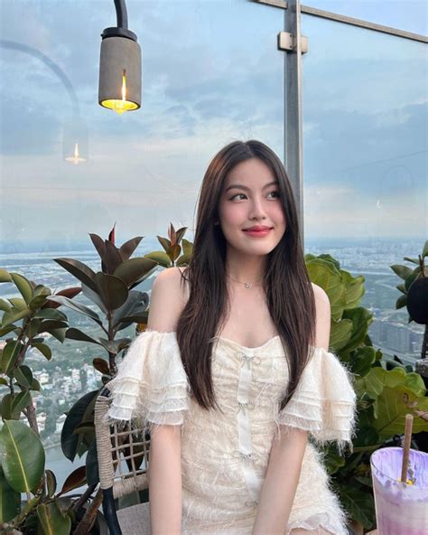 Bạn gái tin đồn của HIEUTHUHAI Visual siêu chất lượng lại thêm style