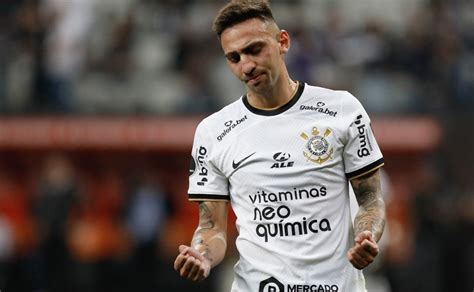 Gustavo Mosquito Est De Malas Prontas E Seu Destino Chama Aten O No
