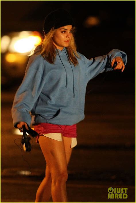 Vanessa Hudgens Spring Breakers Robbery Scene Photo 2639423