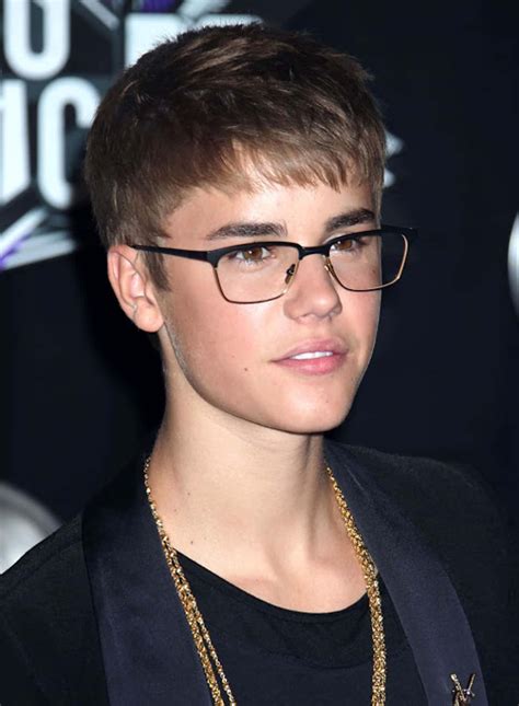 35 Famous Celebrities With Glasses